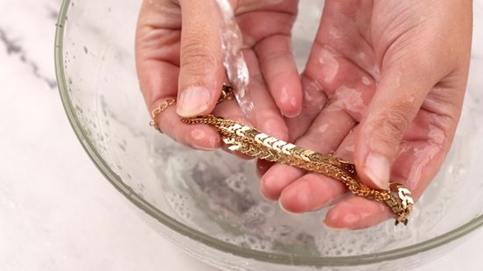 How To Clean Gold Jewellery at Home (A Step-By-Step Guide With Pictures) - Tavex Bullion