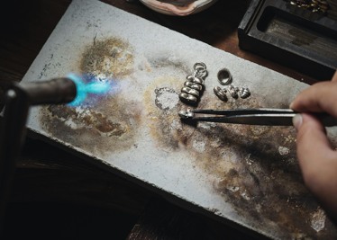 Why Has Melting Silver Become Popular? The Process and Purpose - Tavex ...