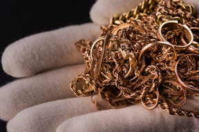 Does Gold Rust? How Jewellery, Bars, and Alloys Are Affected - Tavex ...